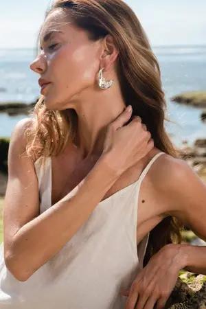 CLASSICHARMS Naomi Shell Pearl Cluster Hoop Earrings