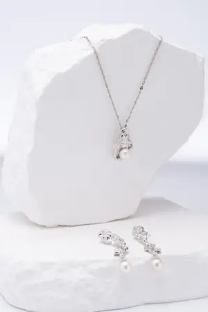 CLASSICHARMS Nyla Molten Freshwater Pearl Drop Earrings - Silver