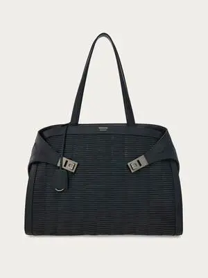 FERRAGAMO Hug Shoulder Bag - Black