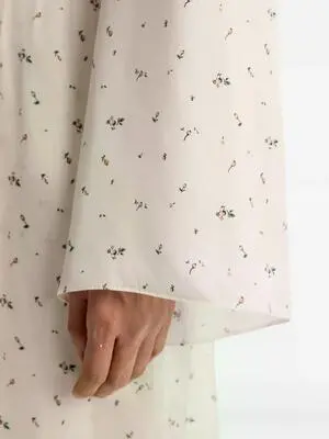 12 STOREEZ Floral-print Silk Robe