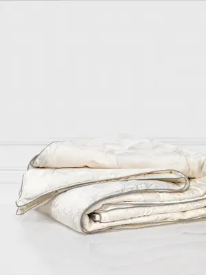 TOGAS 4 Seasons Cashmere Silk Comforter
