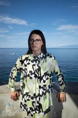 UNTITLED IN MOTION Manifest Printed Silky Button-up Shirt - Iris