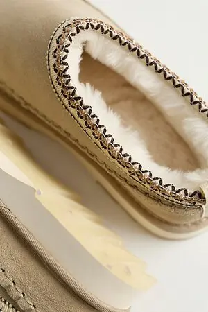 EMU AUSTRALIA Sharky Adventure Scuff Slippers - Camel