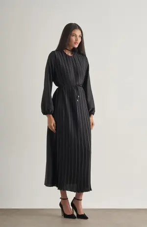 MIZALLE Pleated Maxi Dress - Black