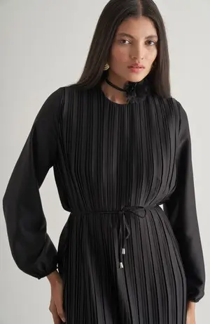 MIZALLE Pleated Maxi Dress - Black