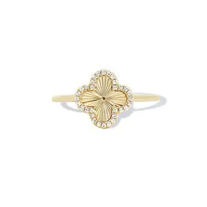 THE LOVERY FINE JEWELRY Fluted Gold Diamond Clover Ring - Yellow Gold