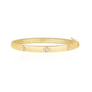 THE LOVERY FINE JEWELRY Diamond Clover Bangle Yellow Gold