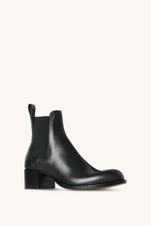 THE ROW Nobilis Leather Chelsea Boots - Black