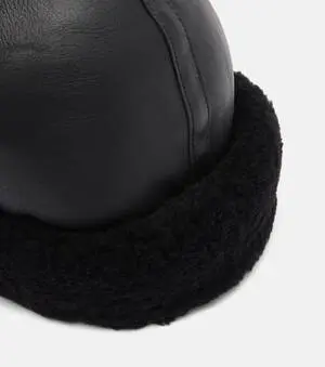 TOTEME Shearling-trimmed Leather Hat