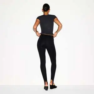 SKIMS The Essential Collection High Waisted Stirrup Legging - Obsidian