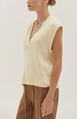 CRESCENT V-neck Sleeveless Sweater Vest