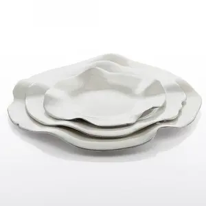 LUNARES Ruffled Oyster Plate