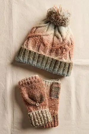 Free People Rainbow Run Hat And Glove Set - Blue Combo
