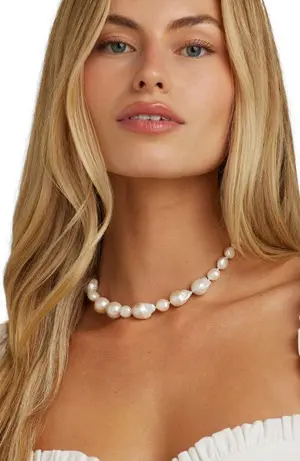 UNTAMED PETALS Brit Pearl Necklace