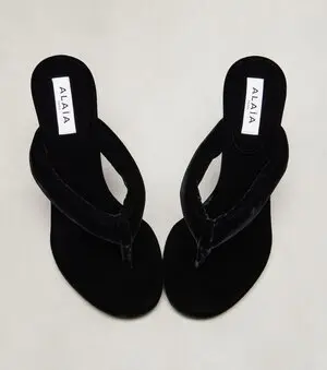 Alaïa 90 Velvet Thong Sandals - Black