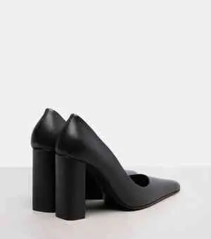 Alaïa Pointy Leather Pumps - Black