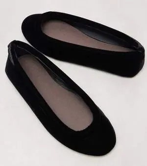 Alaïa Velvet Ballerina Flats