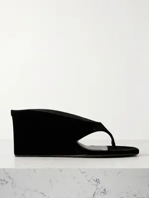 Alaïa Tong 75 Velvet Wedge Sandals - Black