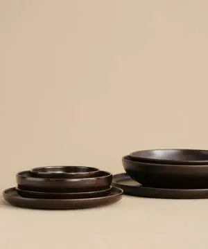 Jenni Kayne Pacific Dinner Plate - Chocolate