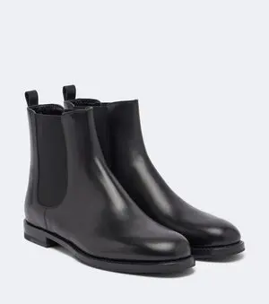 Manolo Blahnik Leather Chelsea Boots - Black