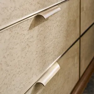 CARACOLE Botero Dresser