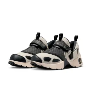 JORDAN Trunner Lx Sneakers - Brown