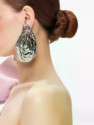 KOROBEYNIKOV Oyster Shell Earrings