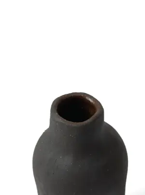 TENUA Ceramic Vase - Black