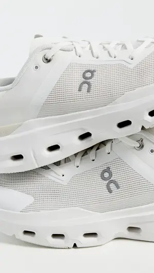 On Cloudpulse Next Sneakers - White/ice
