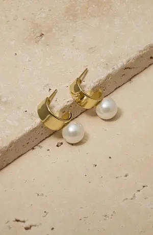 UNTAMED PETALS Leah Pearl Hoop Earrings - Gold