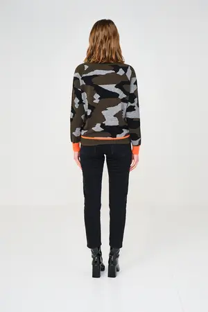 BRODIE CASHMERE Crew Neck Cashmere Sweater