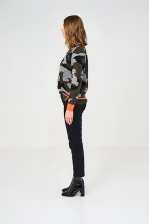 BRODIE CASHMERE Crew Neck Cashmere Sweater