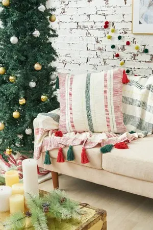 CAROL & FRANK Barton Ruby And Green Woven Christmas Throw Pillow