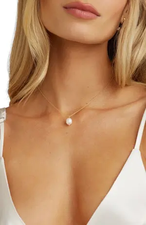 UNTAMED PETALS Lexi Freshwater Pearl Pendant - Gold