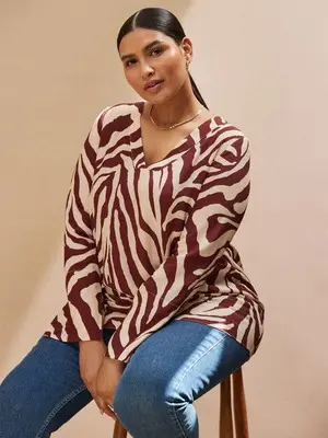 LIVE UNLIMITED Animal Print Split Sleeve Blouse