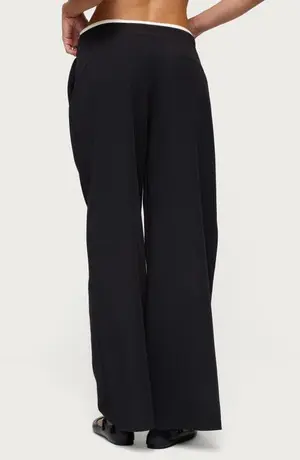 EDIKTED Pleated Wide Leg Sweatpants