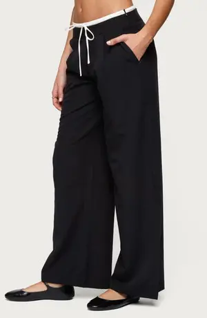EDIKTED Pleated Wide Leg Sweatpants