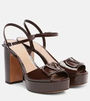 Valentino Garavani Vlogo Patent Leather Platform Sandals - Brown