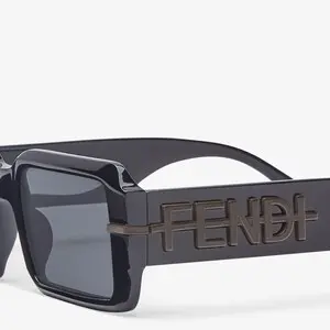 Fendi Rectangular Sunglasses With Lettering - Black