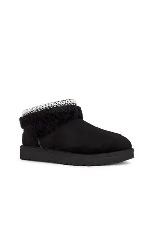 UGG Classic Ultra Mini Maxi Curly Boots - Black