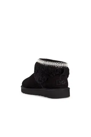 UGG Classic Ultra Mini Maxi Curly Boots - Black