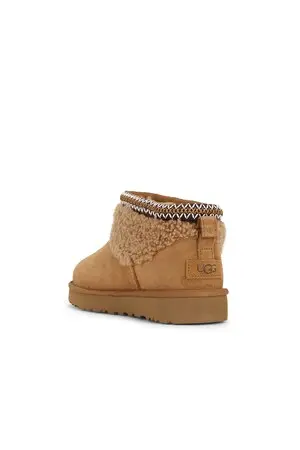 UGG Classic Ultra Mini Maxi Curly Boots