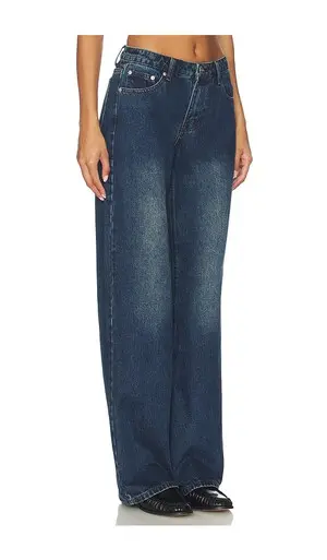 Superdown Caroline Jean