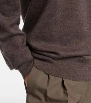 THE ROW Lizzy Cashmere Turtleneck Sweater