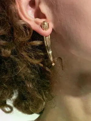 Tory Burch Ribbed Claw Earrings
