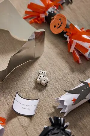 MERI MERI Halloween Party Crackers Set Of 6
