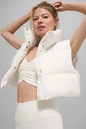Alo Yoga Cropped Puffer Vest - Ivory