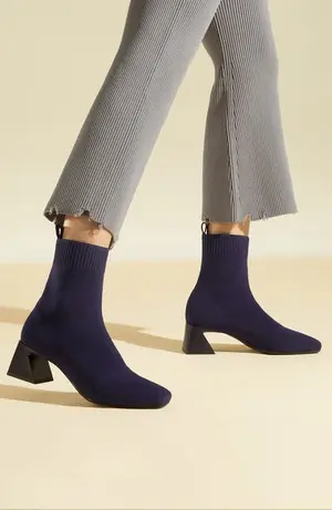 Vivaia Square-toe Heeled Boots - Navy