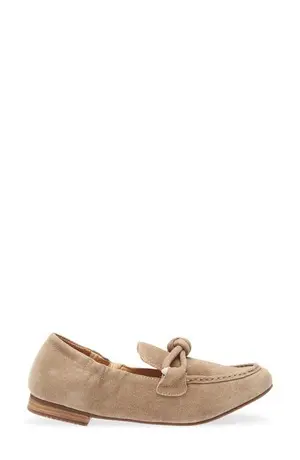CHOCOLAT BLU Anya Loafer - Camel Suede