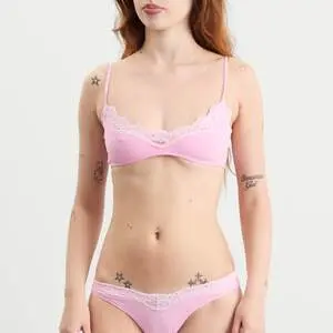 SKIMS Fits Everybody Lace Dipped Thong - Bubblegum